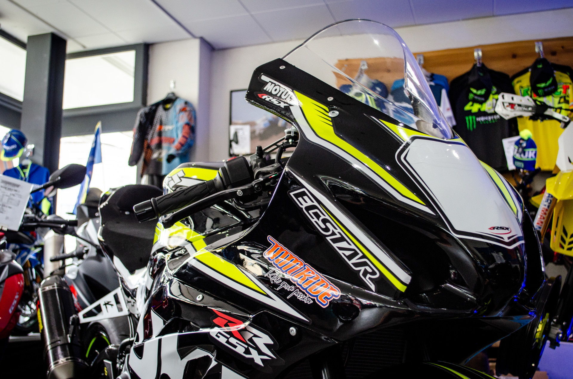 Suzuki GSX-R 1000 Ecstar yellow - Réalisation par MM Ride